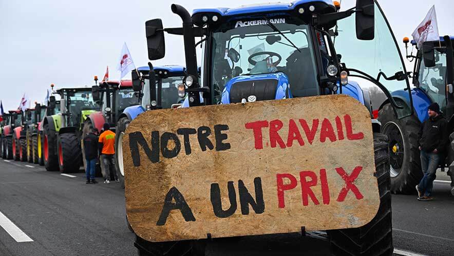 French Farmers Lay Siege to Paris